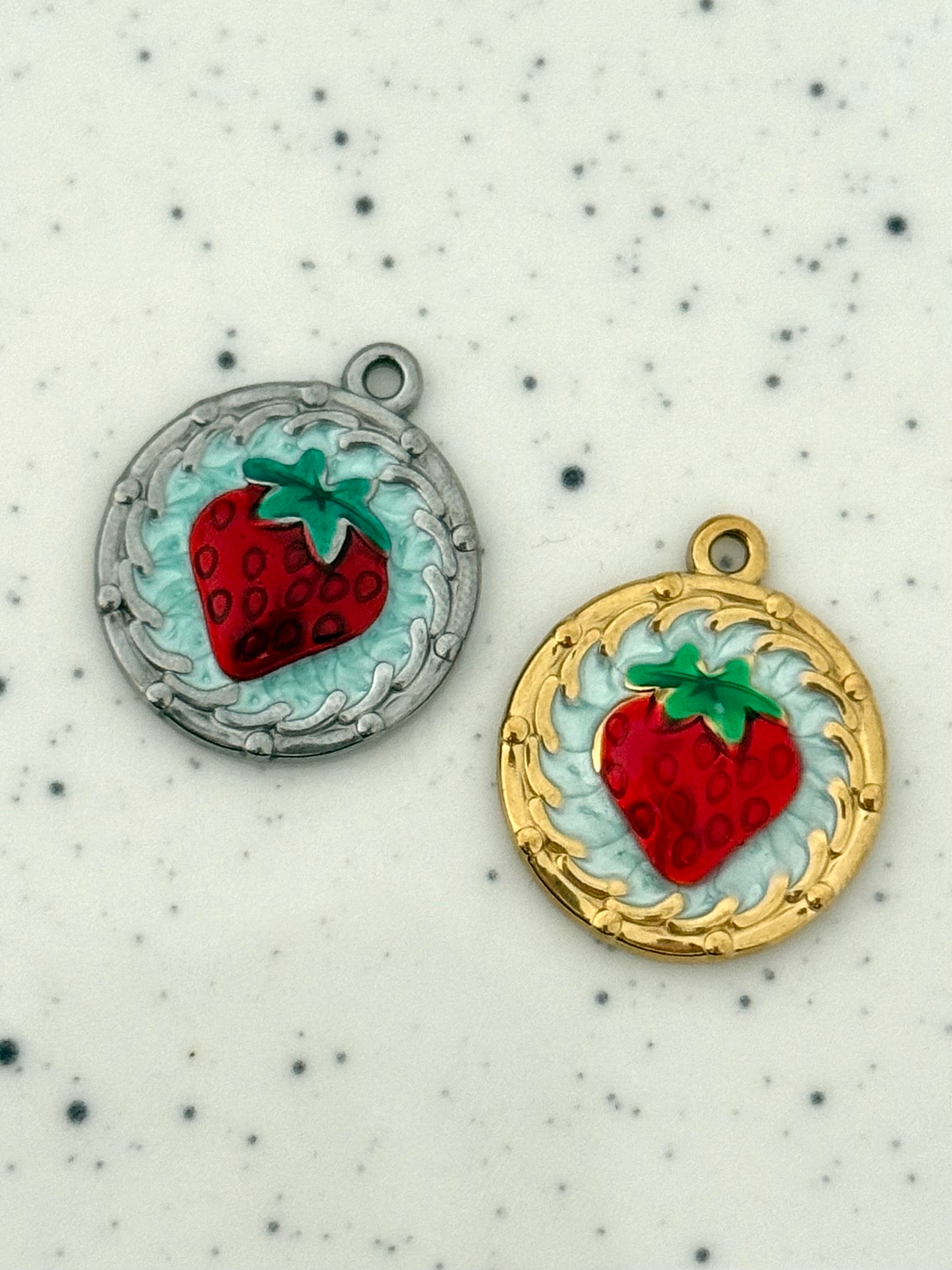 Big Circle Strawberry Charm – Juicy Charms